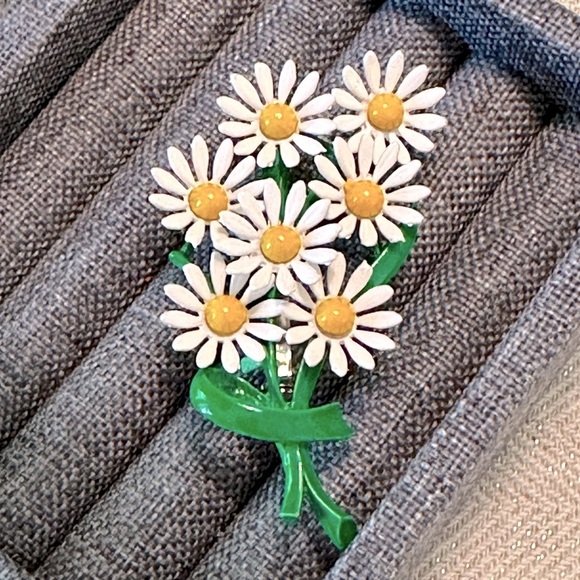 Vintage | Jewelry | Vintage Bouquet Daisies Enamel Floral Brooch 96s ...